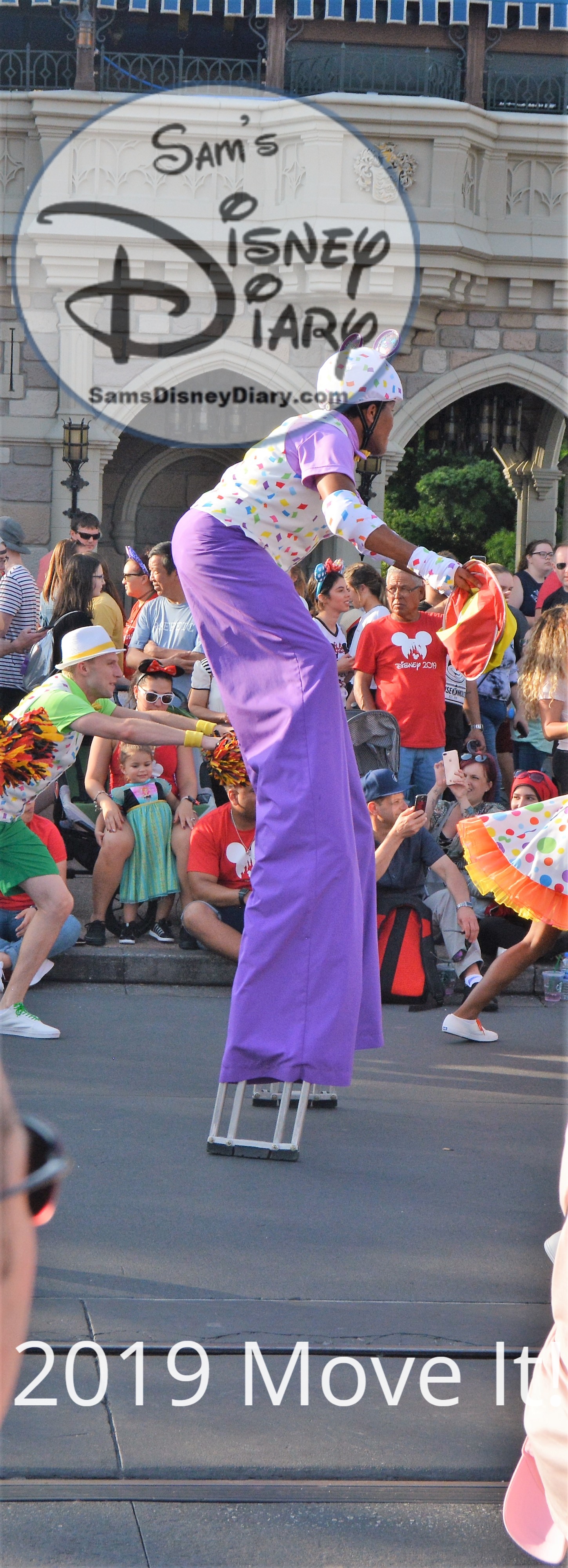 Move It! Shake It! MousekeDance It Street Party | Walt Disney World ...