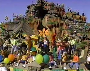 1992 Walt Disney World Christmas Day Parade | Joan Lunden | Regis ...