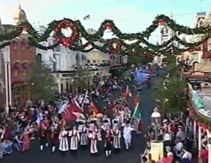 2002 Walt Disney World Christmas Day Parade | Regis Philbin | Kelly ...