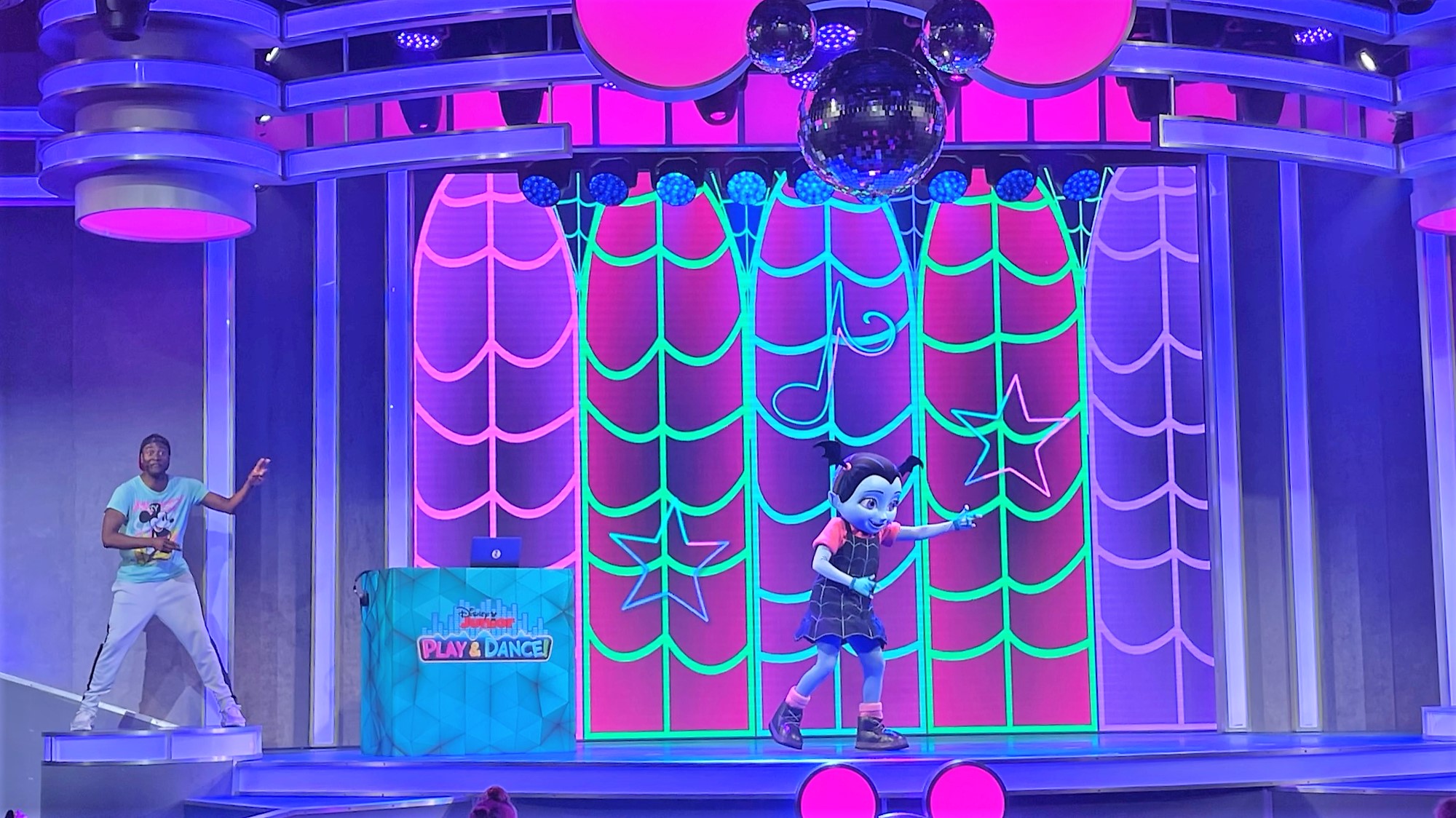 Dance with Disney Junior Pals at Hollywood Studios - Sam's Disney Diary