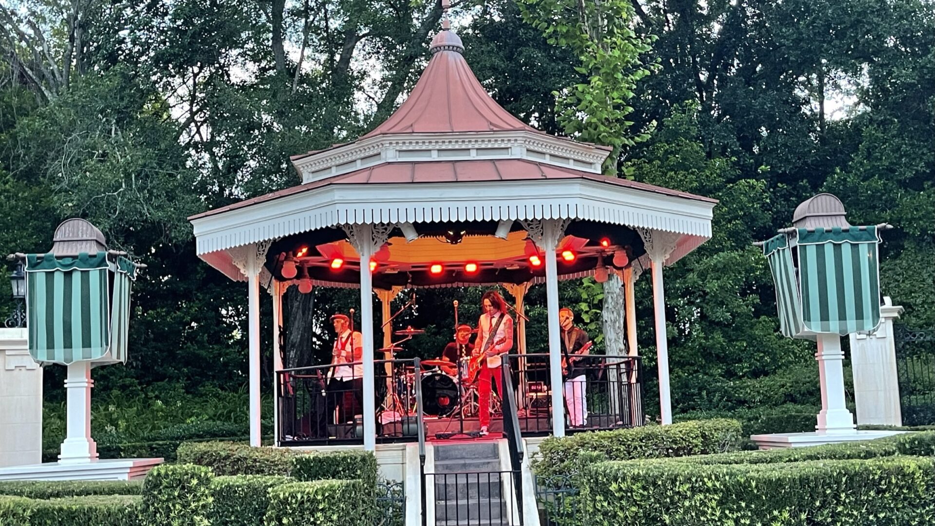 Command Performance | British Rock | Epcot United Kingdom | July 2022 ...